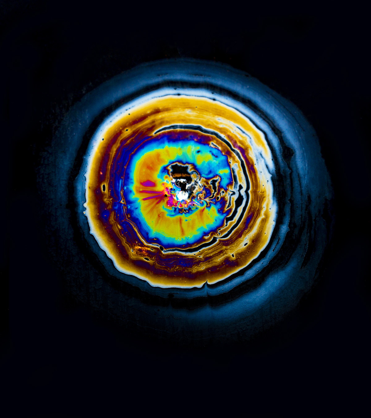 Fabian Oefner Turns Oil Spills Into Explosion Of Colors And Patterns