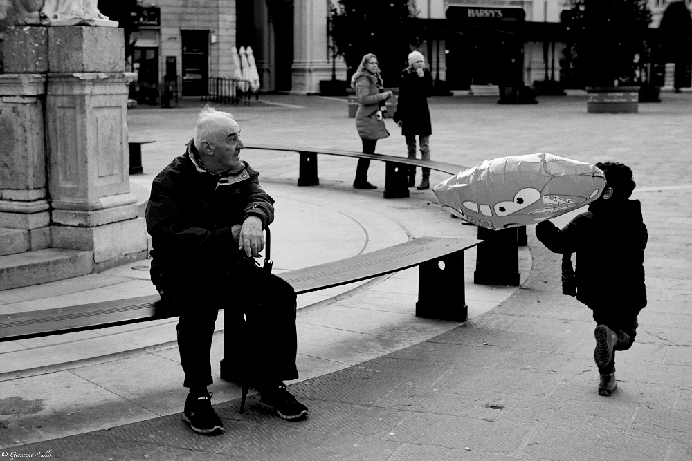 Giovanni Aiello Captures Candid And Spontaneous Moments in the Street