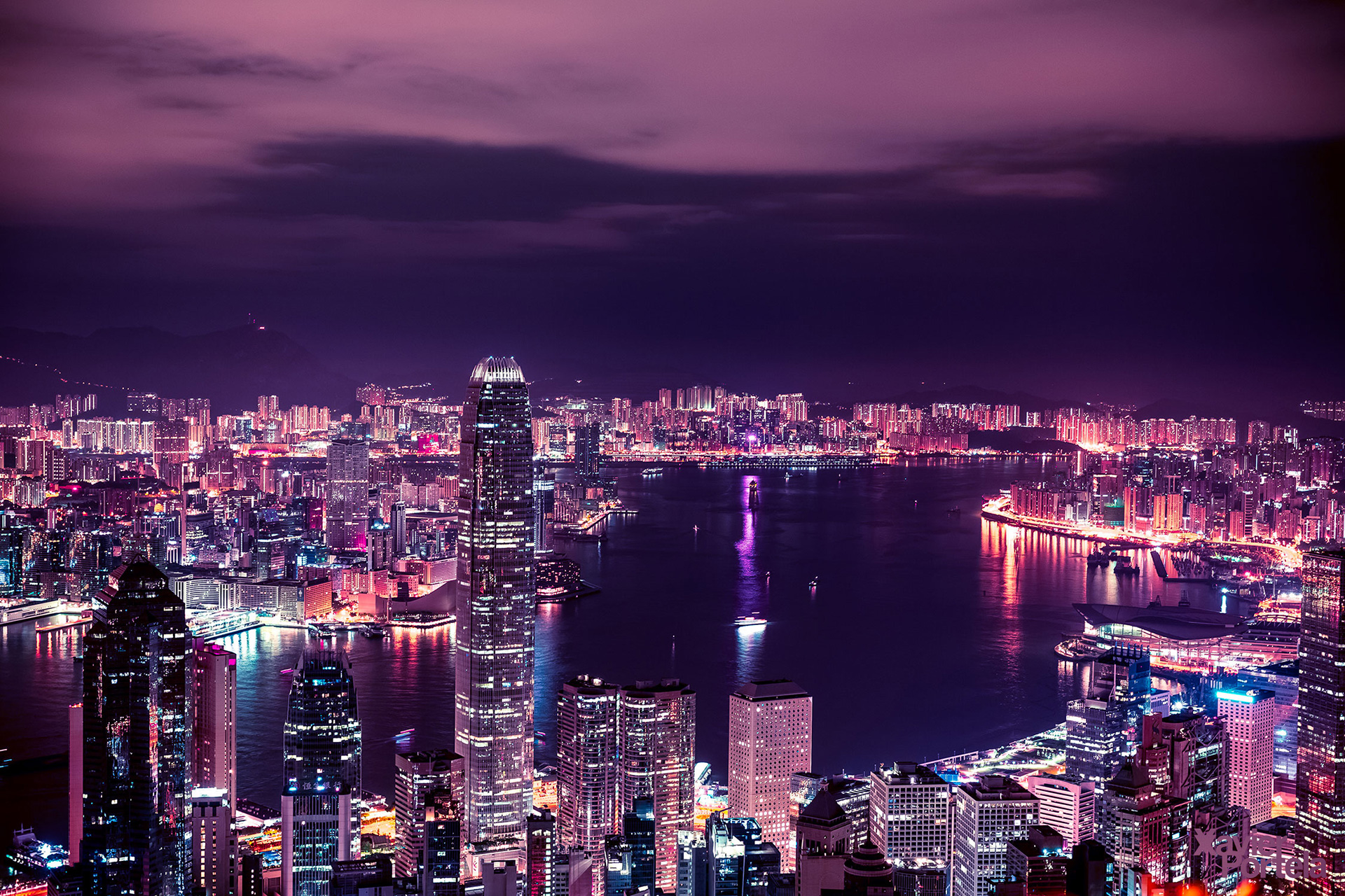 Xavier Portela Paints Famous Cities with Hypnotic Neon "Glow"