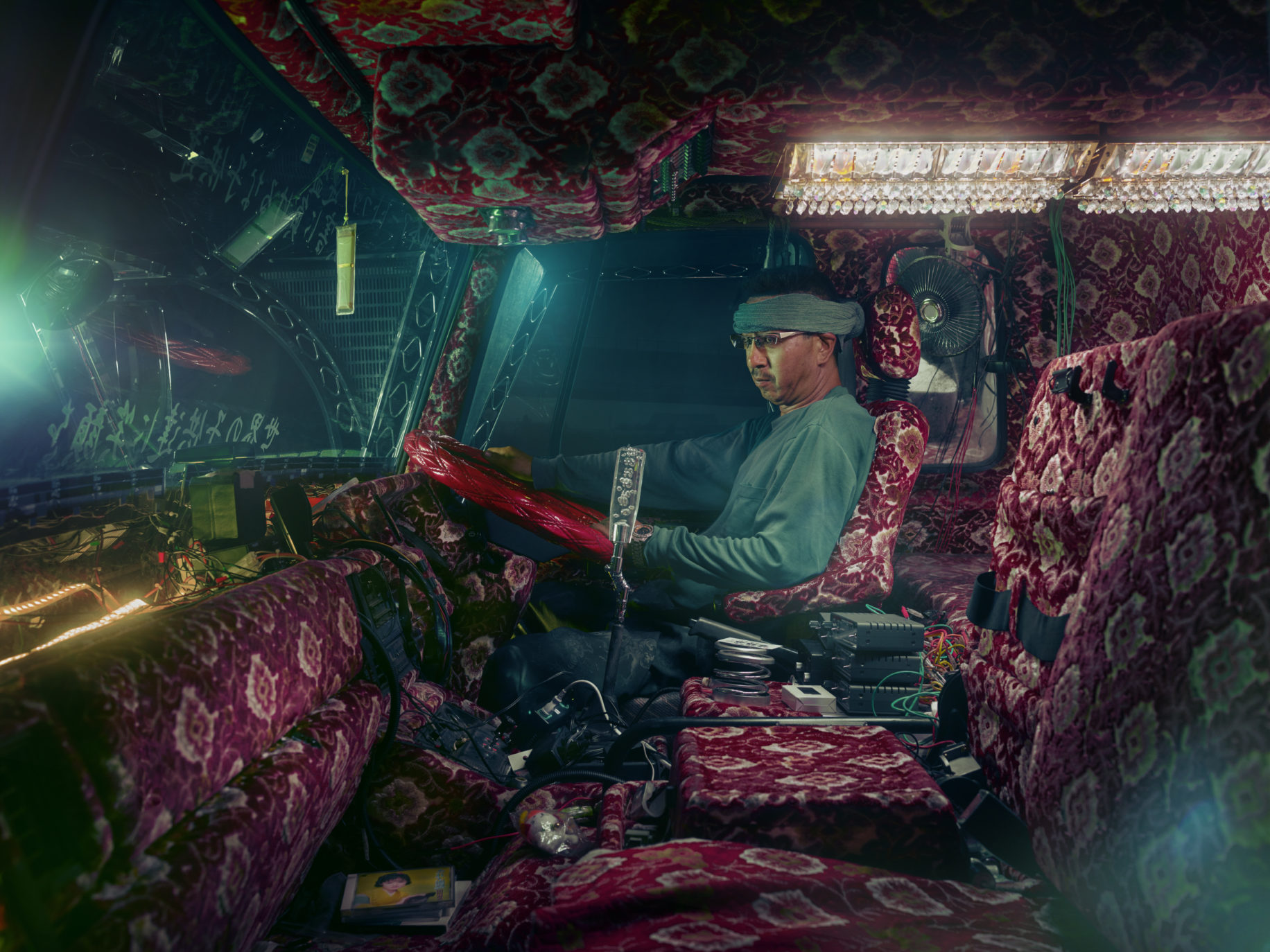 Todd Antony Explores Japan's "Dekotora" Culture in Painterly Photos