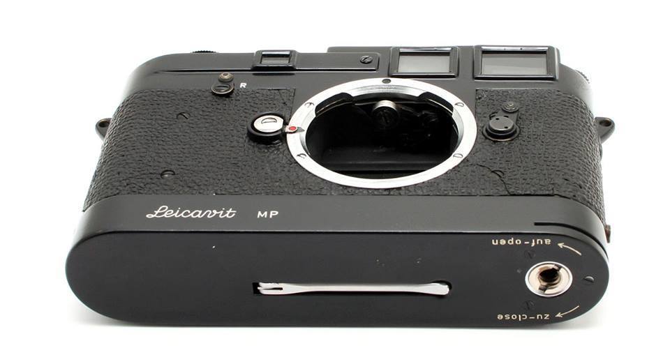 Grab This Extremely Rare Black Paint Leica MP + Leicavit MP Combo for ...