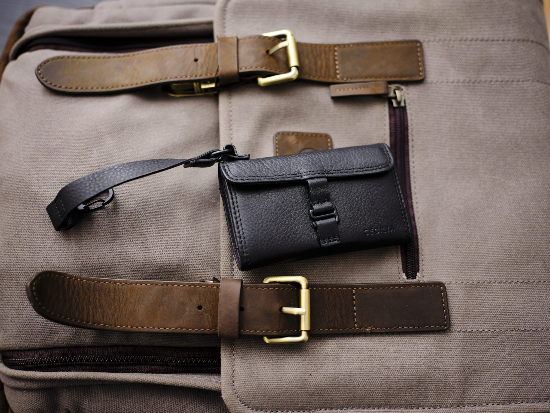 Essentials: Cecilia Gallery SD Card Wallet (Full Black Leather)