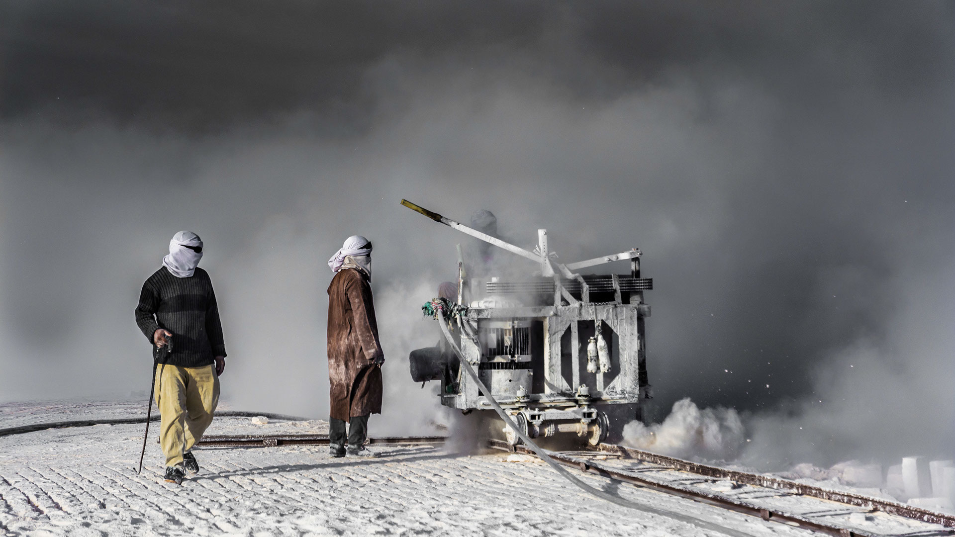 Anas Kamal Documents the Hazards of Lime Quarrying in Egypt