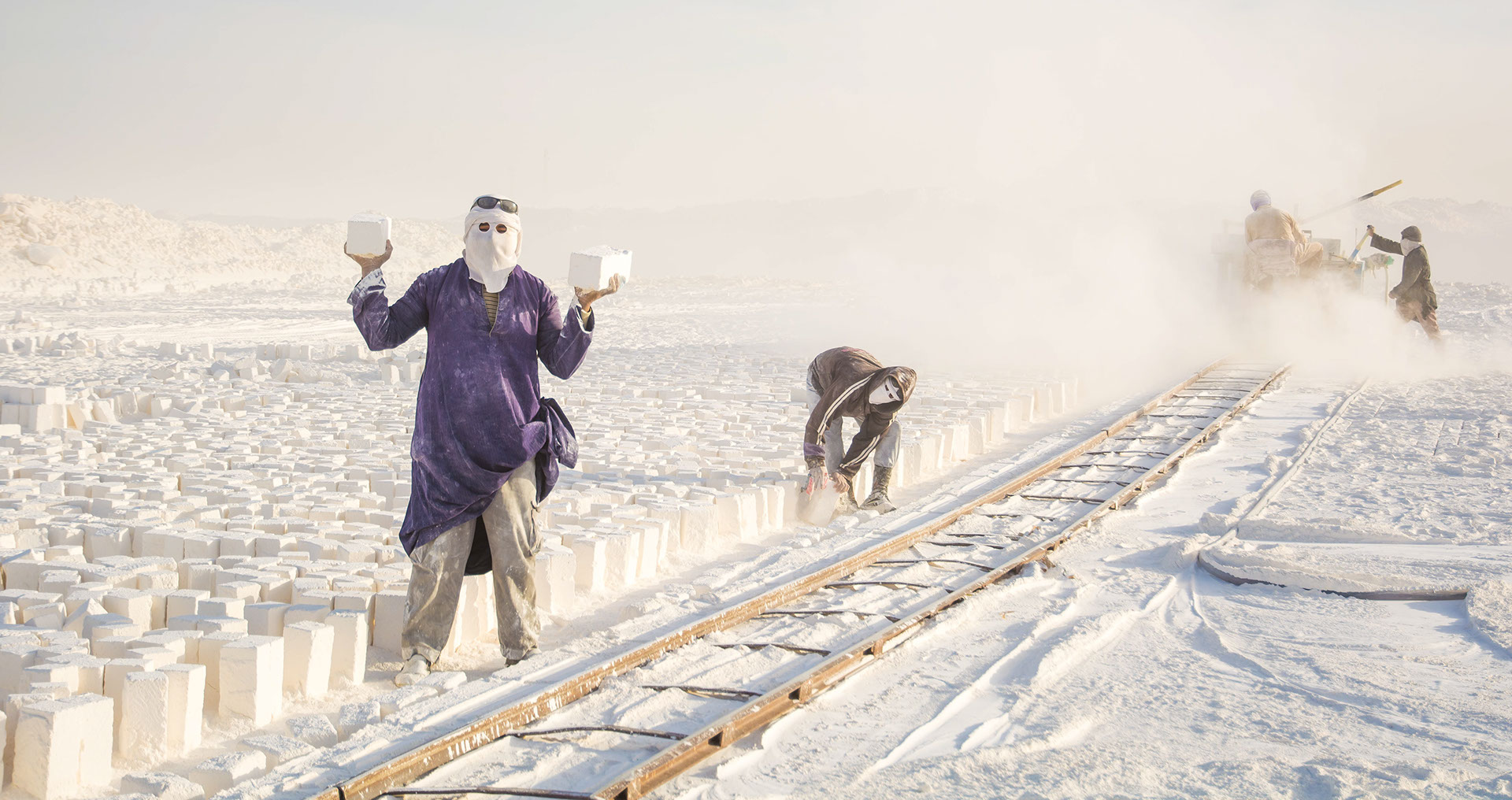 Anas Kamal Documents the Hazards of Lime Quarrying in Egypt