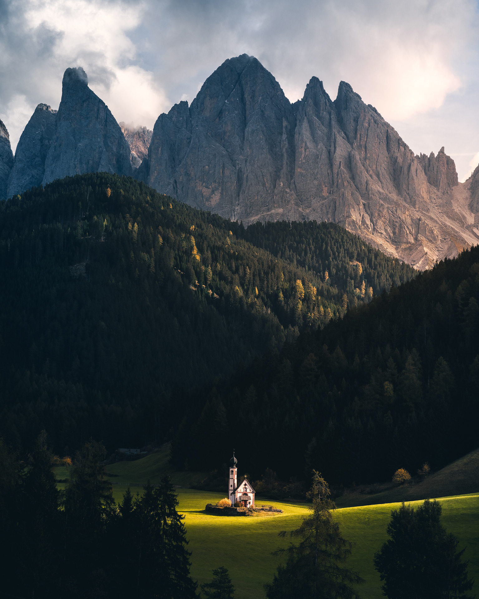 Stian Klo: Stunning Color Palette of Northern Italy's Autumn Landscapes