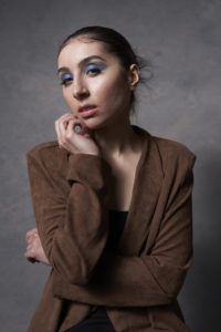 The Best Sitting Poses for the New Portrait Photographer