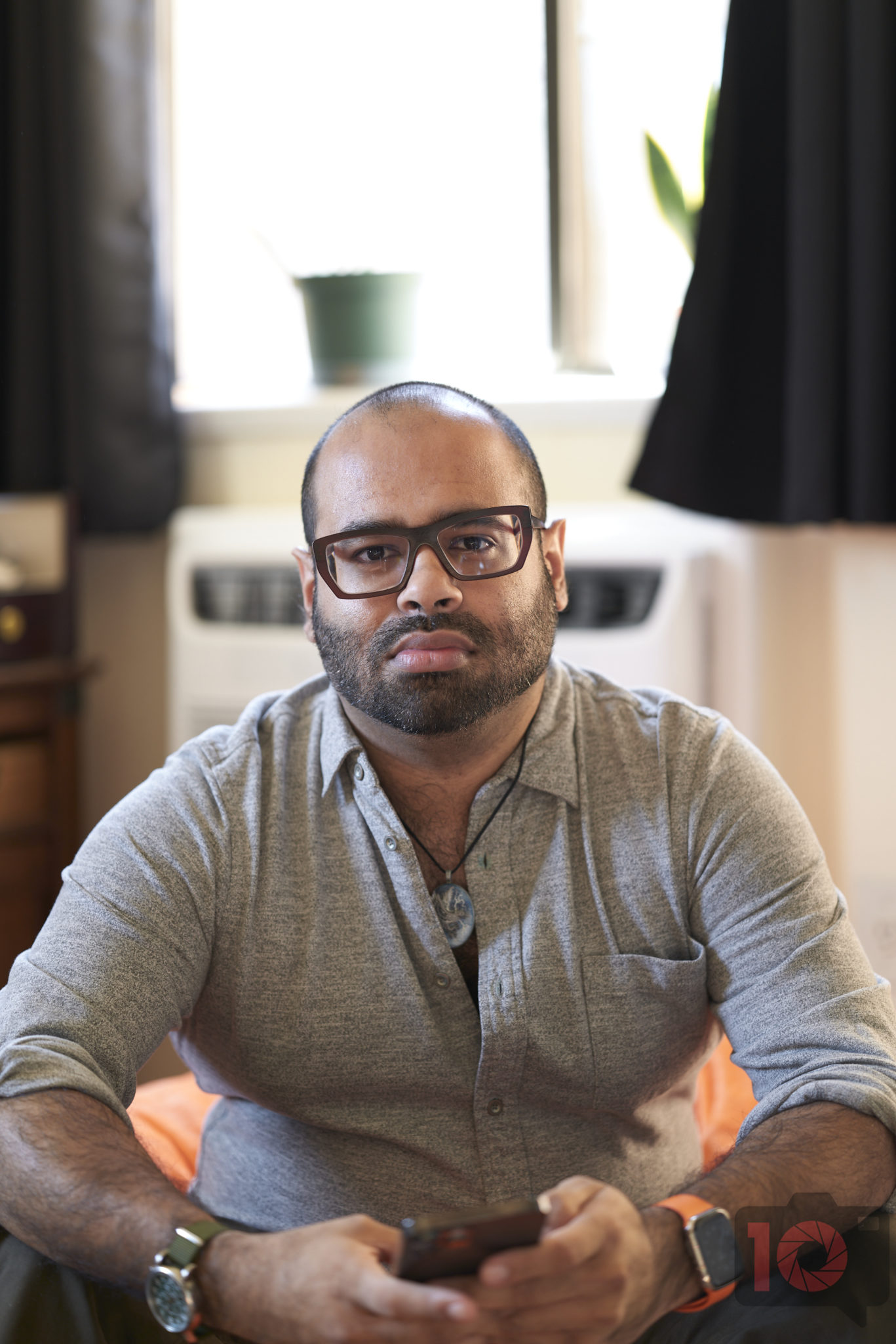 The Best Sitting Poses for the New Portrait Photographer