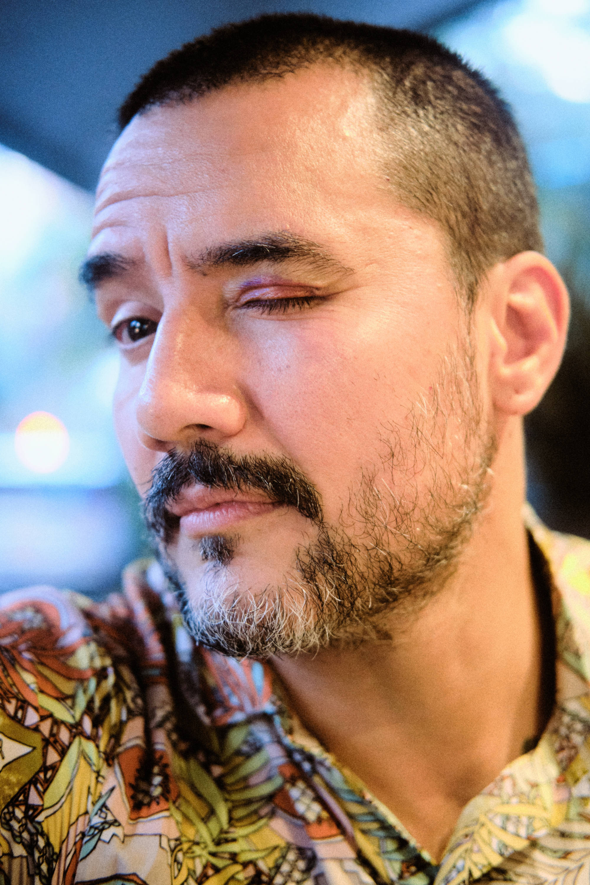 6 Tips to Make Your Subject Relax Quickly for Street Portraits