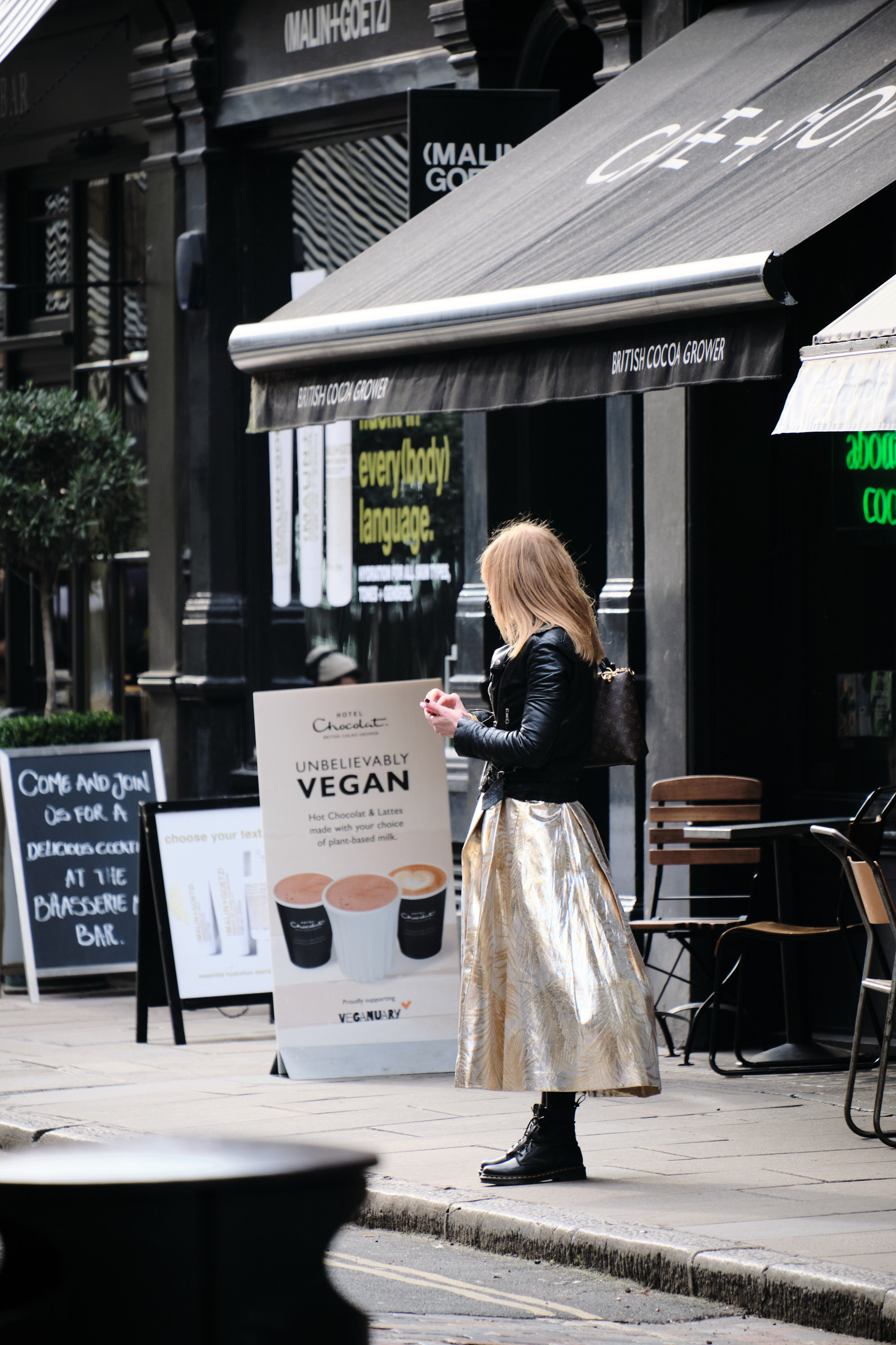 Never Again! Using a Telephoto Lens for Street Photography